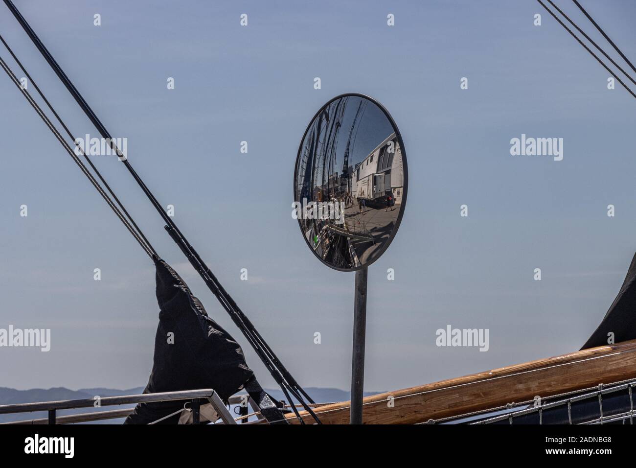 Reflections of ships hi-res stock photography and images - Alamy