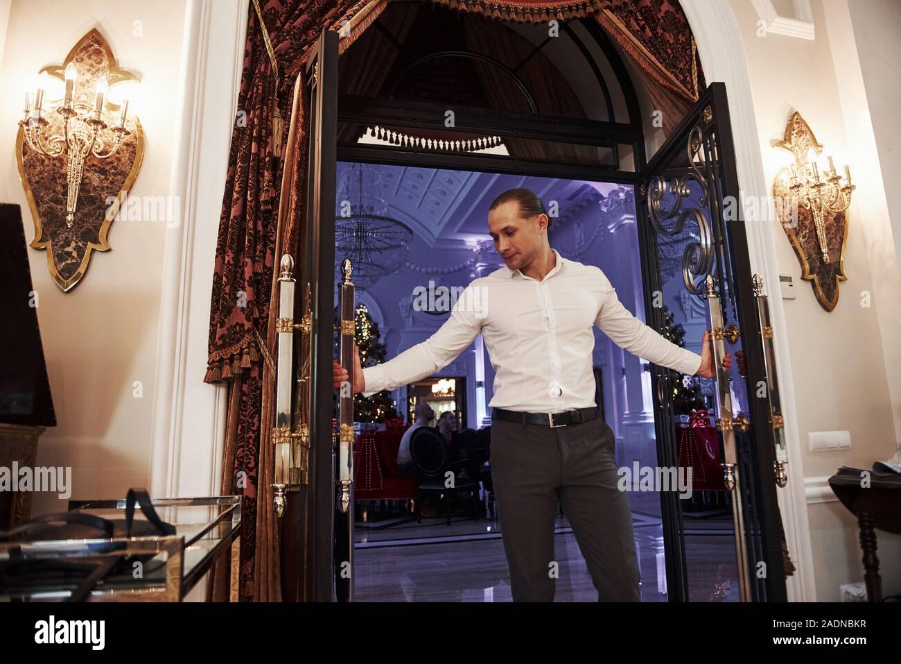 Happy visitors relaxing hi-res stock photography and images - Alamy