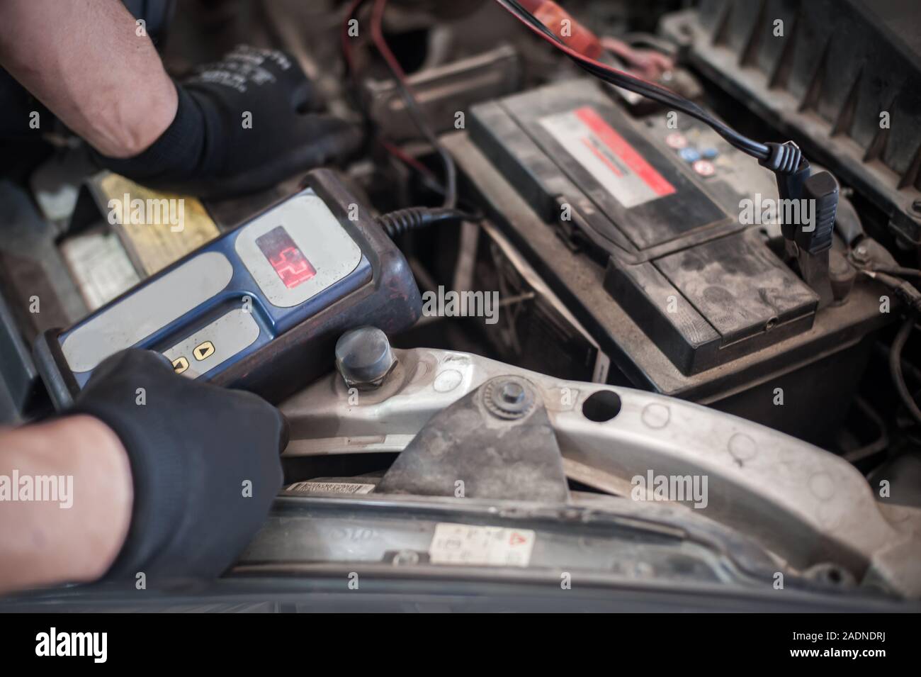 Engine analyzer hi-res stock photography and images - Alamy