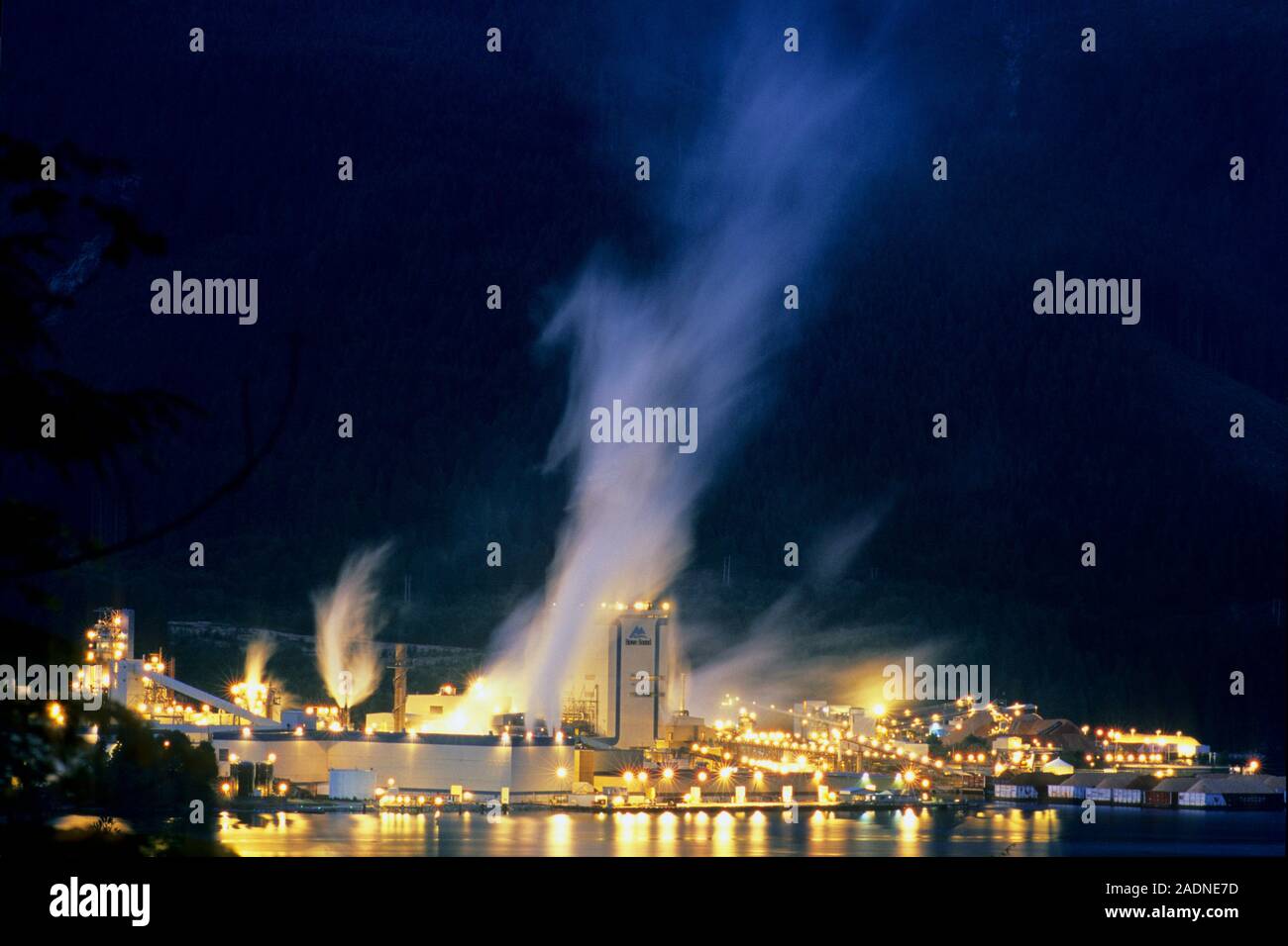 Paper mill at night. This is the Howe Sound Pulp and Paper mill, in ...