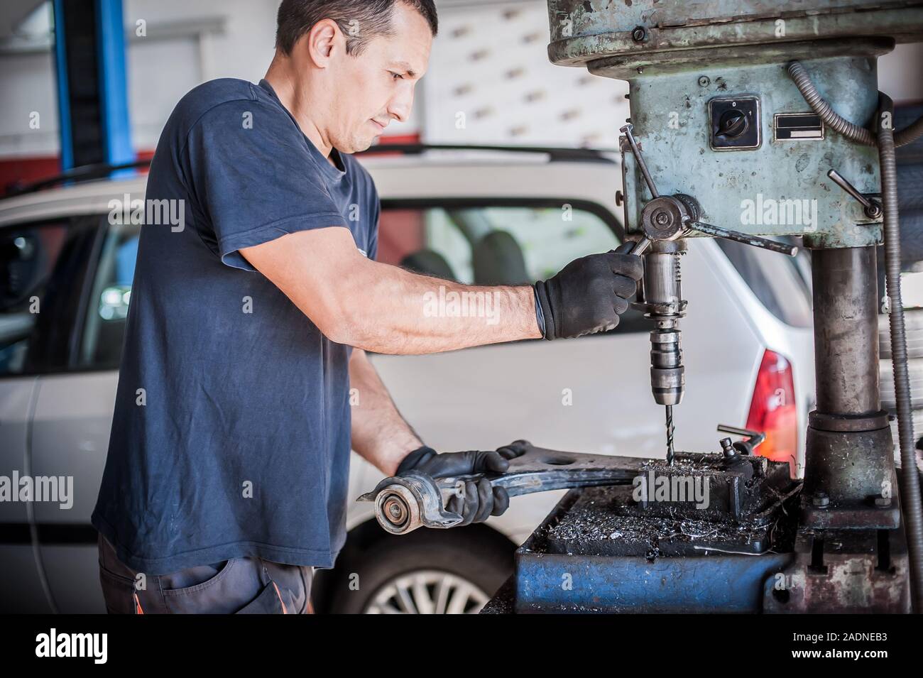 Vulcanizing shop hi-res stock photography and images - Alamy