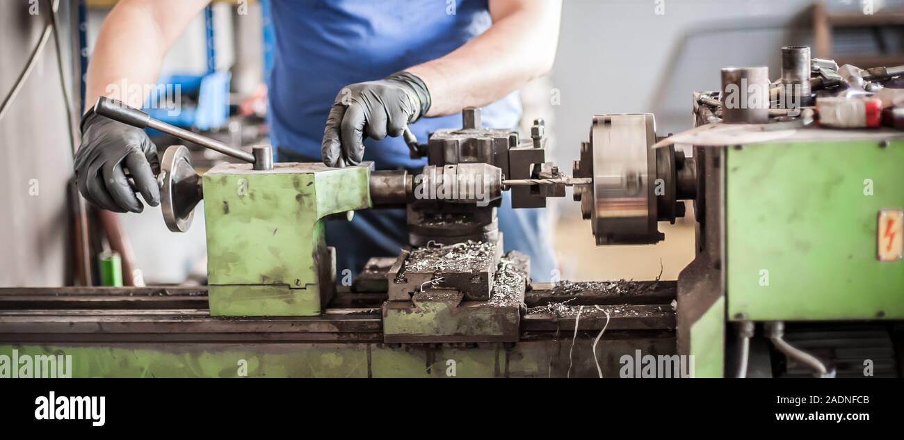 Vulcanizing shop hi-res stock photography and images - Alamy