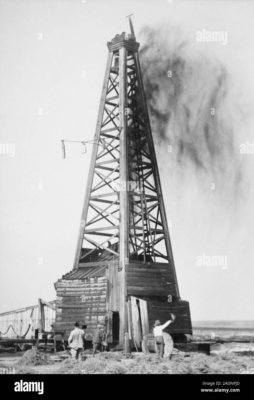 Oil well, Oklahoma, 1922. Oklahoma forms part of the Mid-Continent Oil ...