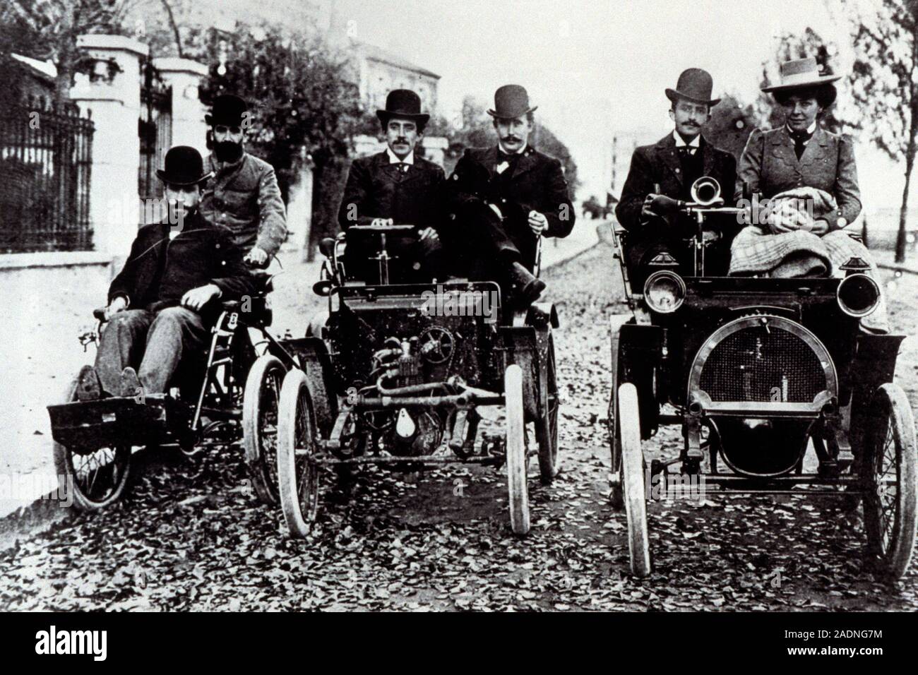 The Renault family with their cars. 1899 photograph of the Renault ...