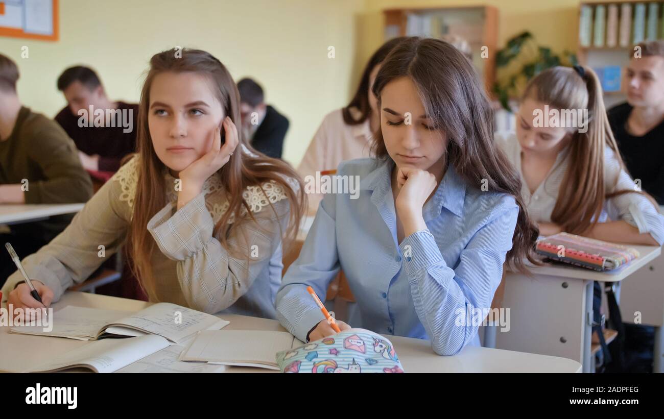 Uni students with laptop hi-res stock photography and images - Alamy