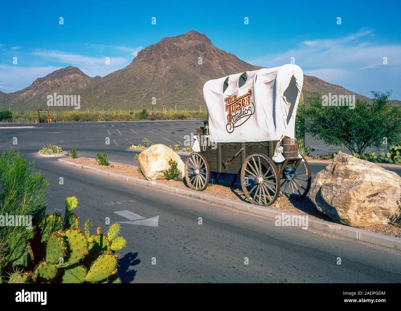 American pioneers covered wagon hi-res stock photography and images - Alamy