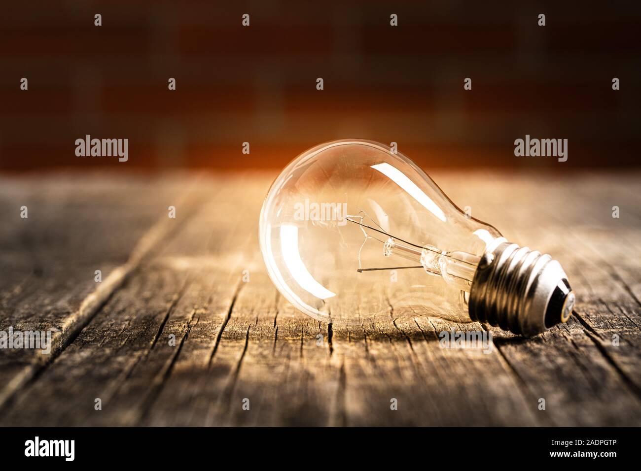 Light bulb old tungsten hi-res stock photography and images - Alamy