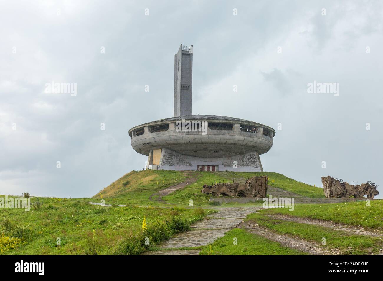 Futurist architecture hi-res stock photography and images - Alamy