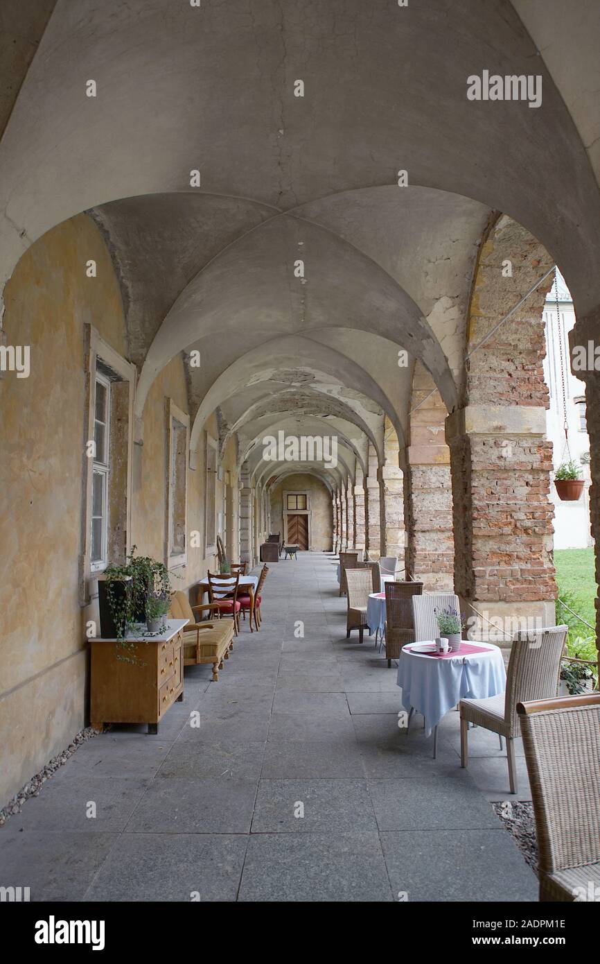 Castle pillars hi-res stock photography and images - Alamy