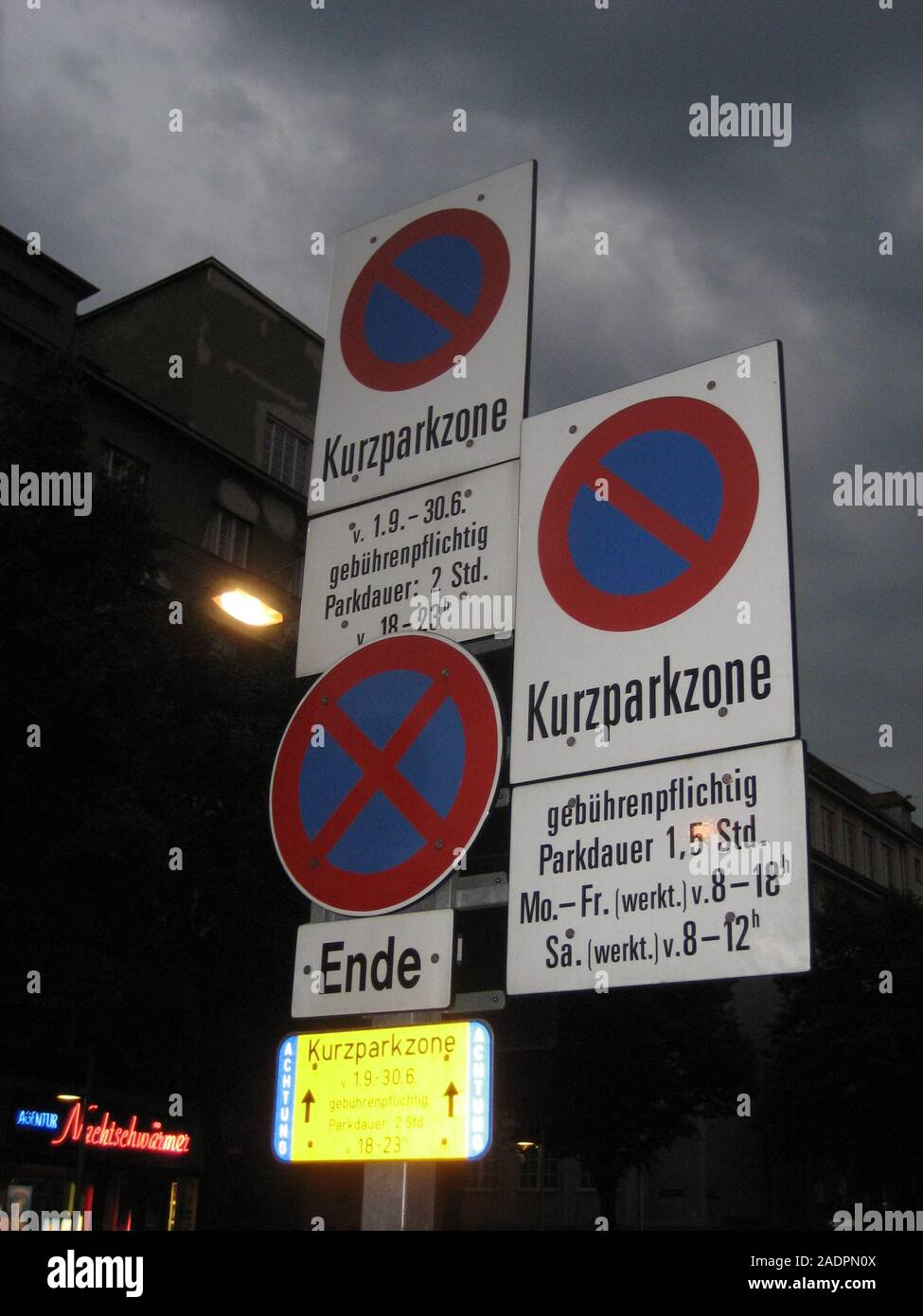 Verkehrszeichen halteverbot hi-res stock photography and images - Alamy