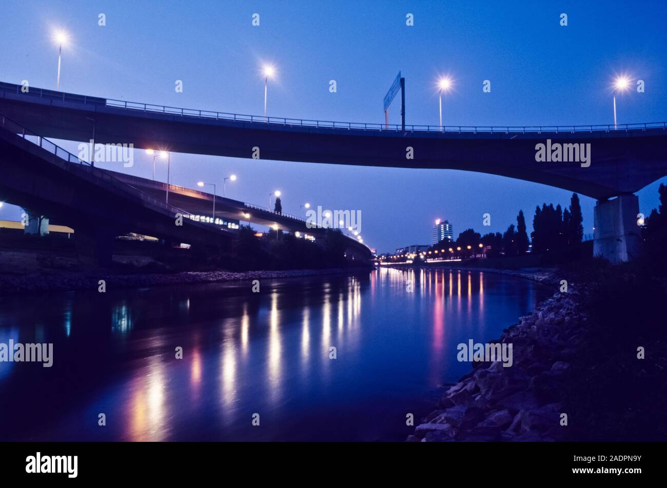 Autoverkehr, Autobahn bei Nacht - Traffic, Highway at Night Stock Photo ...