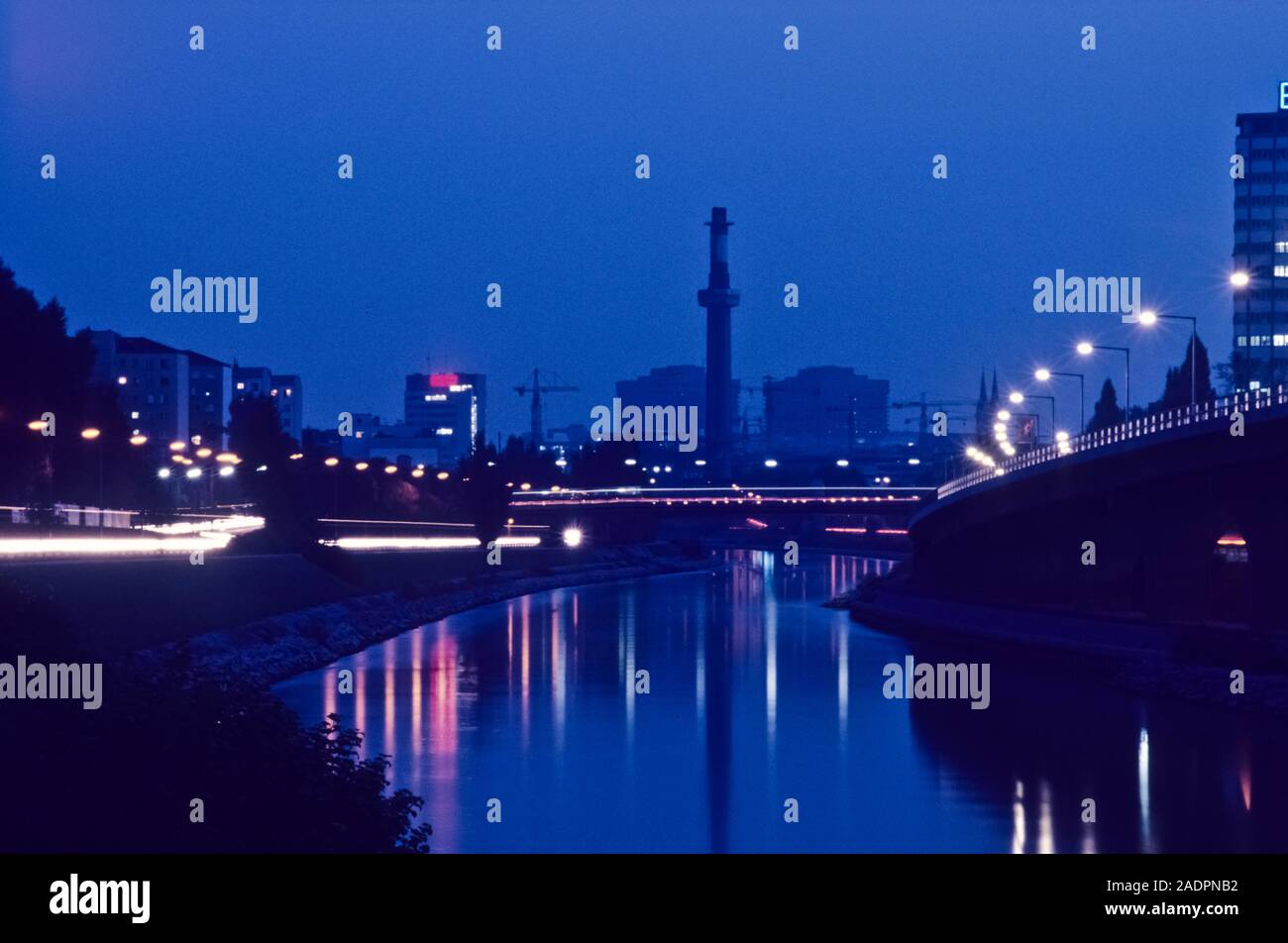 Autoverkehr, Autobahn bei Nacht - Traffic, Highway at Night Stock Photo ...