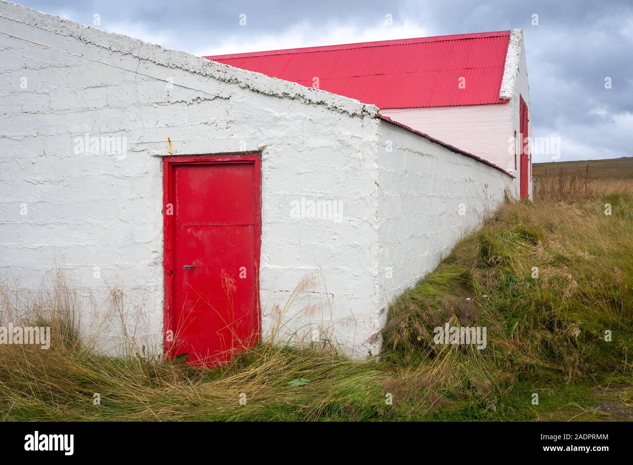 Red white architecture hi-res stock photography and images - Alamy