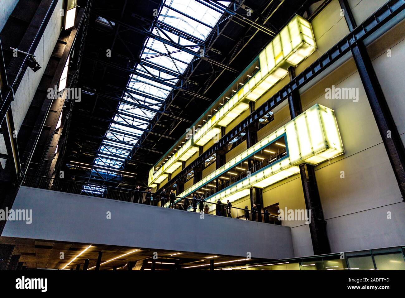 Tate modern turbine hall hi-res stock photography and images - Alamy