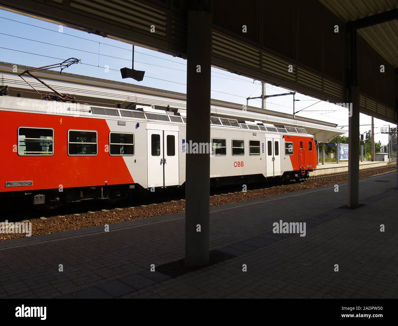 ÖBB Bahnhof Floridsdorf, S-Bahn Stock Photo - Alamy