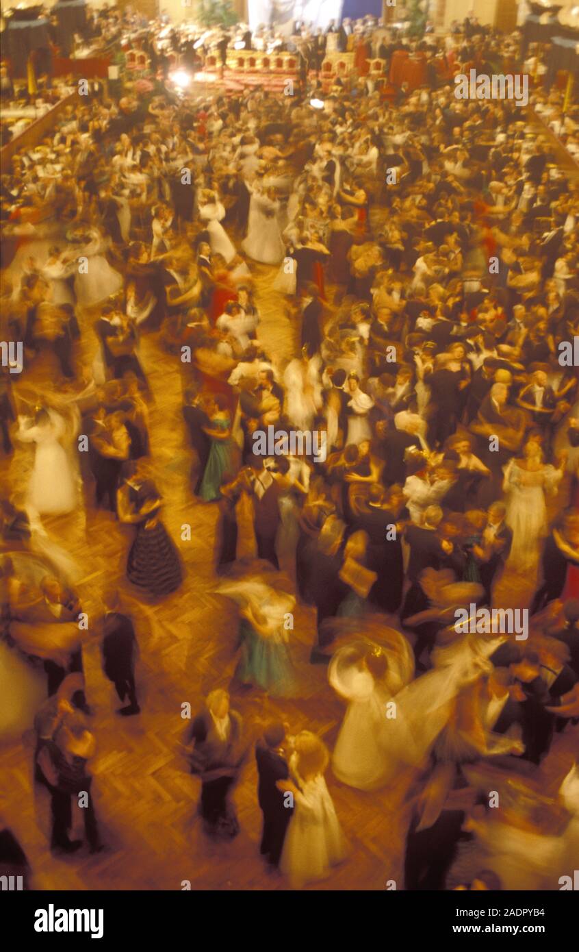 Wien, Opernball; Walzer, Frack, Abendkleid, Ballsaison - NO MODEL ...