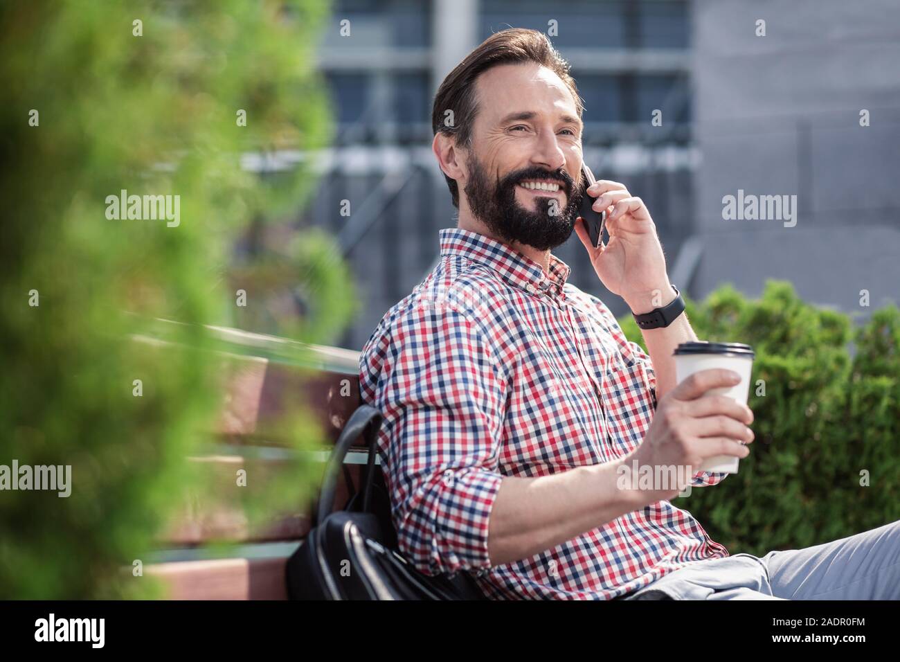 Conversation outdoors hi-res stock photography and images - Alamy