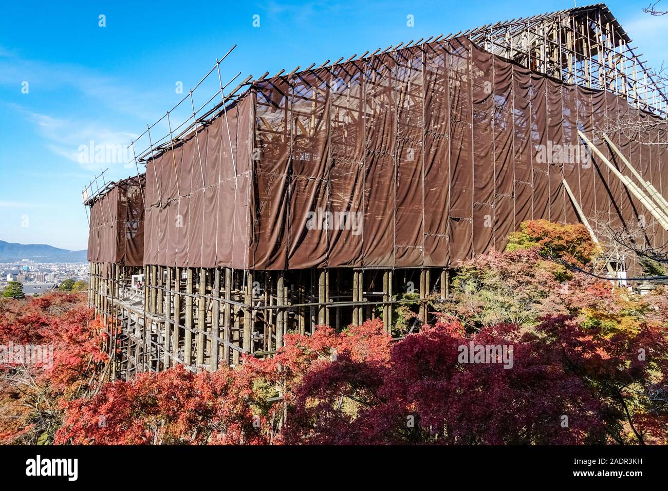 Wooden scaffolding at Kiyomizu-dera Temple in Kyoto, Japan Stock Photo ...