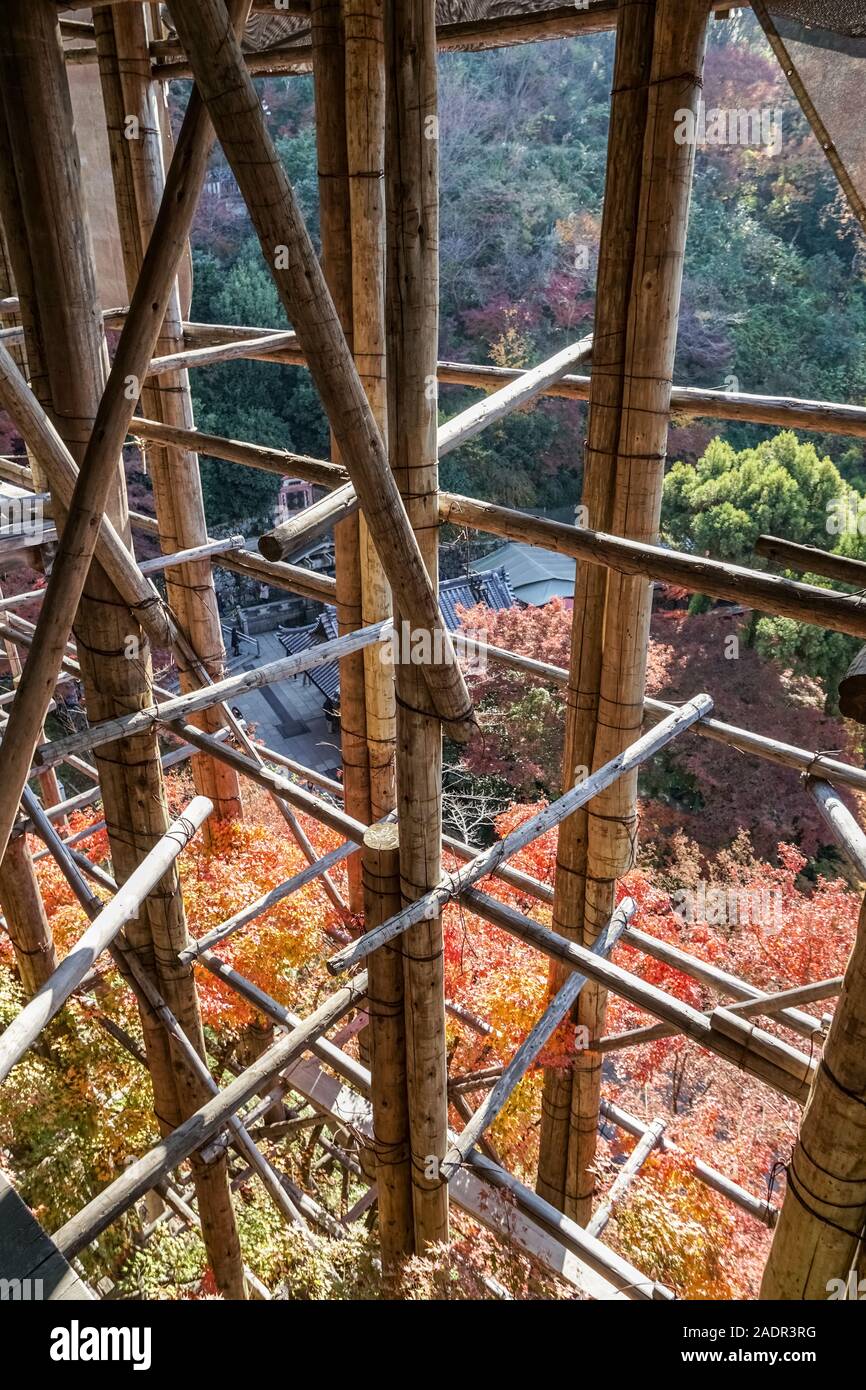 Wooden scaffolding at Kiyomizu-dera Temple in Kyoto, Japan Stock Photo ...