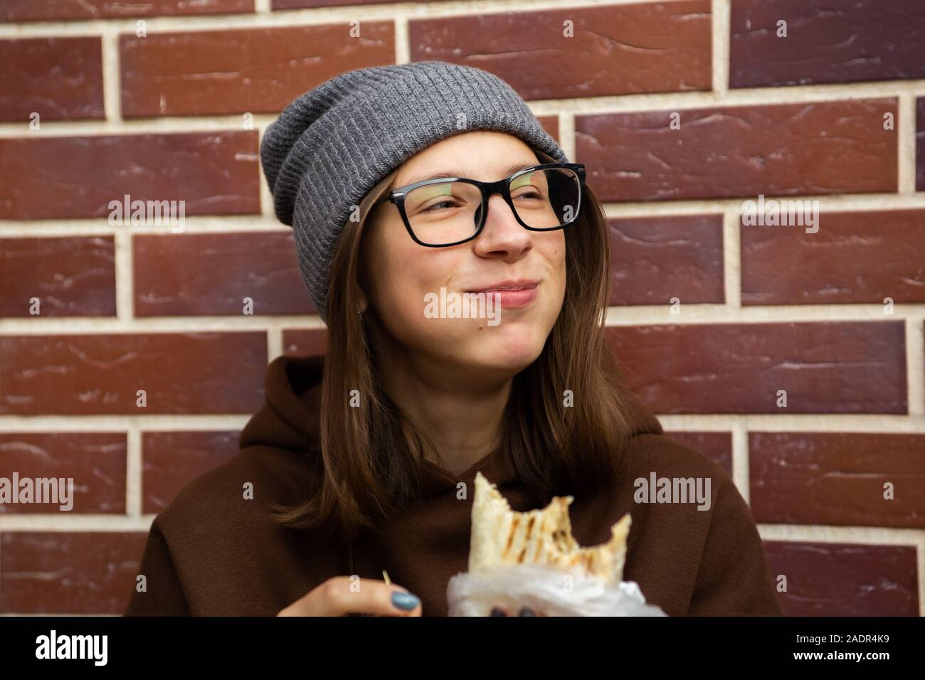 Female kebab chef hi-res stock photography and images - Alamy