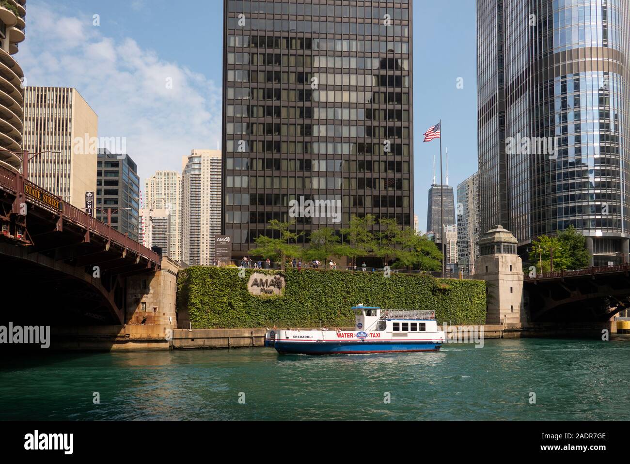 River walk bridges in Chicago Illinois Stock Photo - Alamy
