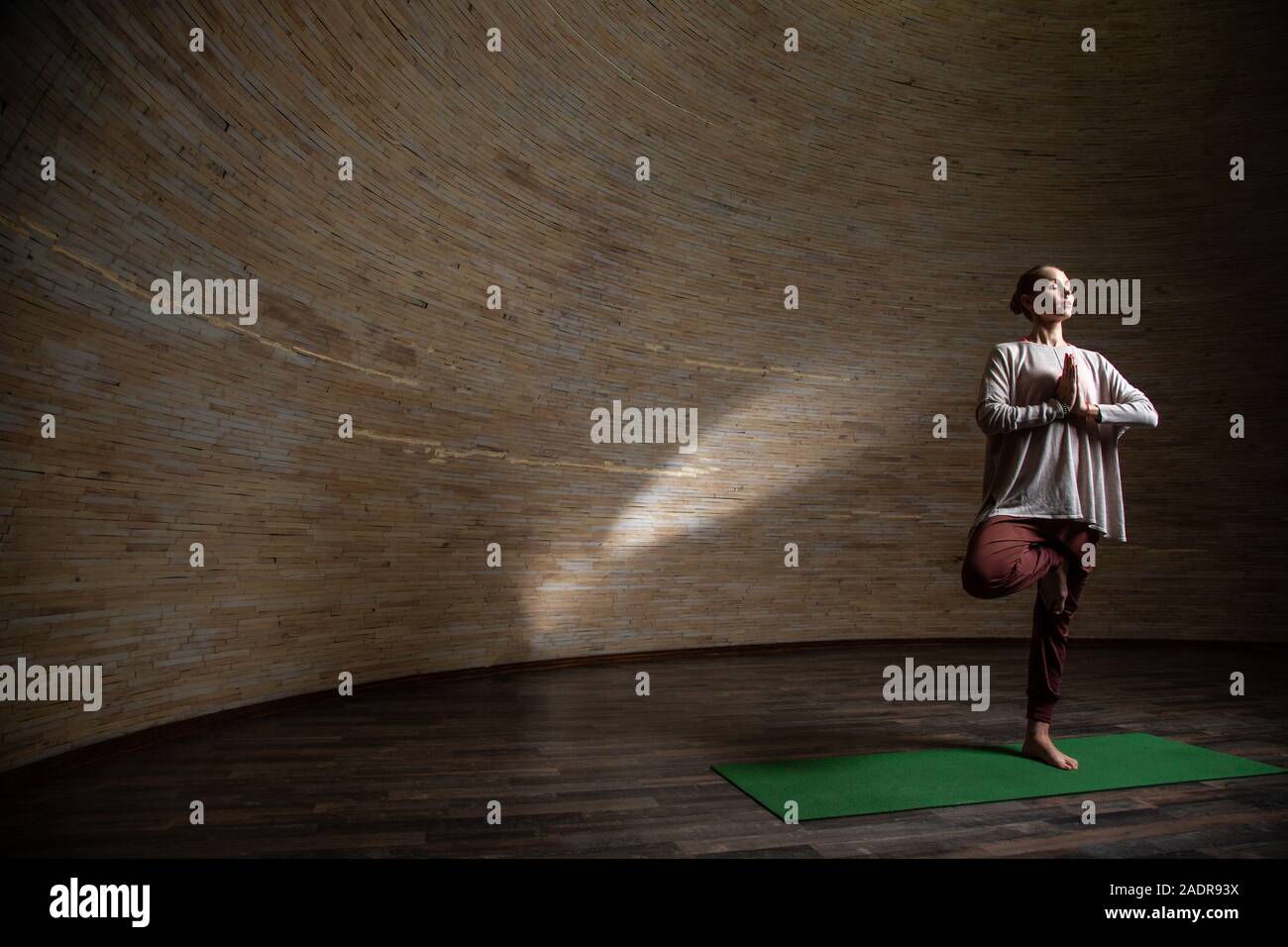 Standing on one foot hi-res stock photography and images - Alamy