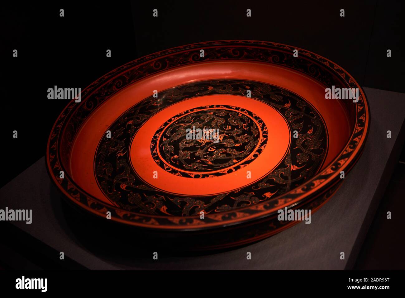 Red lacquerware hi-res stock photography and images - Alamy
