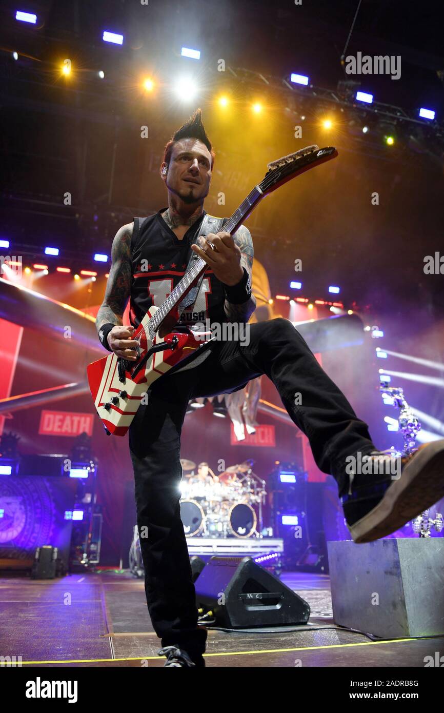 December 2, 2019, Norfolk, Virginia, USA: JASON HOOK of Five Finger ...