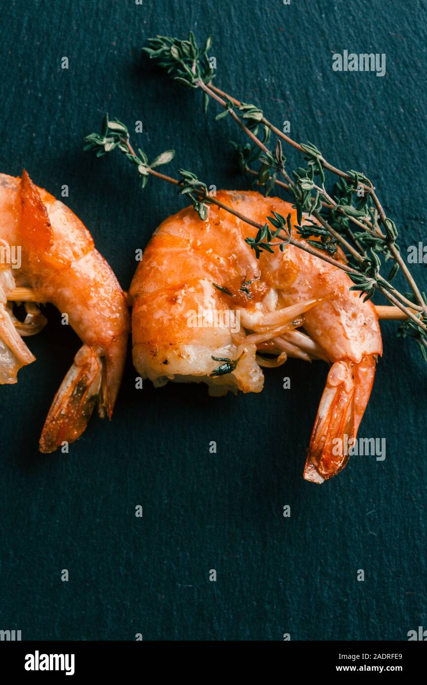 Two prawns hi-res stock photography and images - Alamy