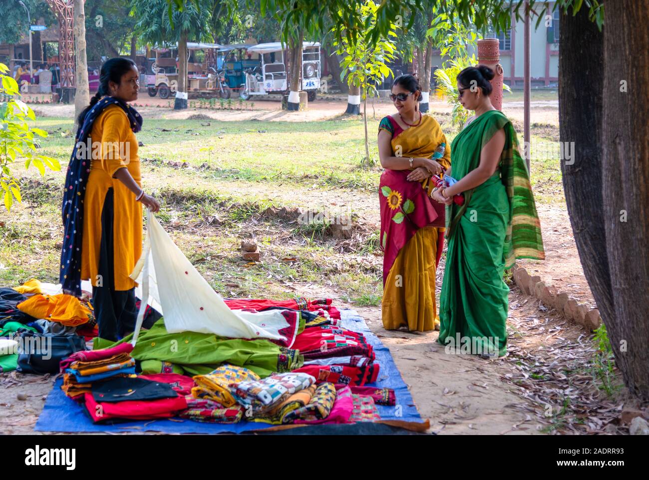 Bengali traditional clothes hi-res stock photography and images - Alamy