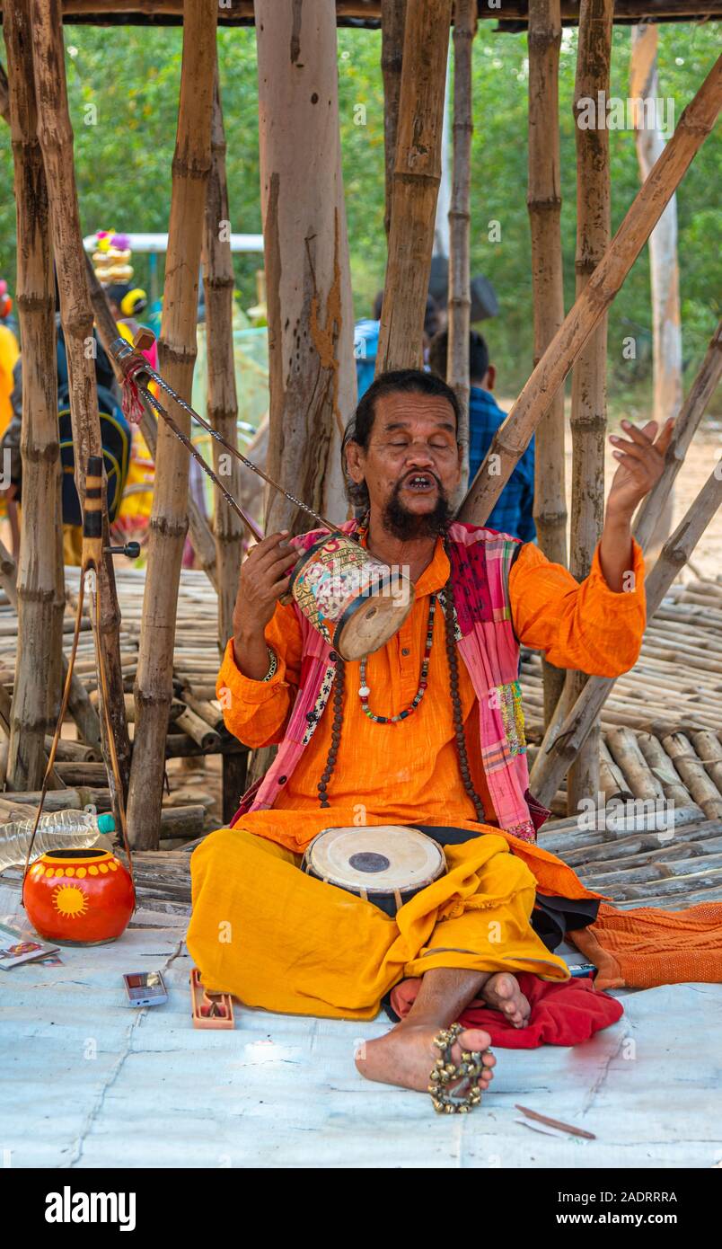 Indian baul dress hi-res stock photography and images - Alamy