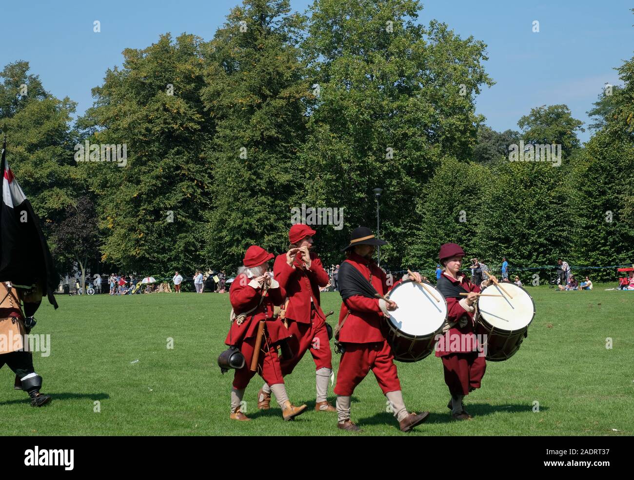 Battlefield scenes in Gloucester Park during re-enactment of English ...