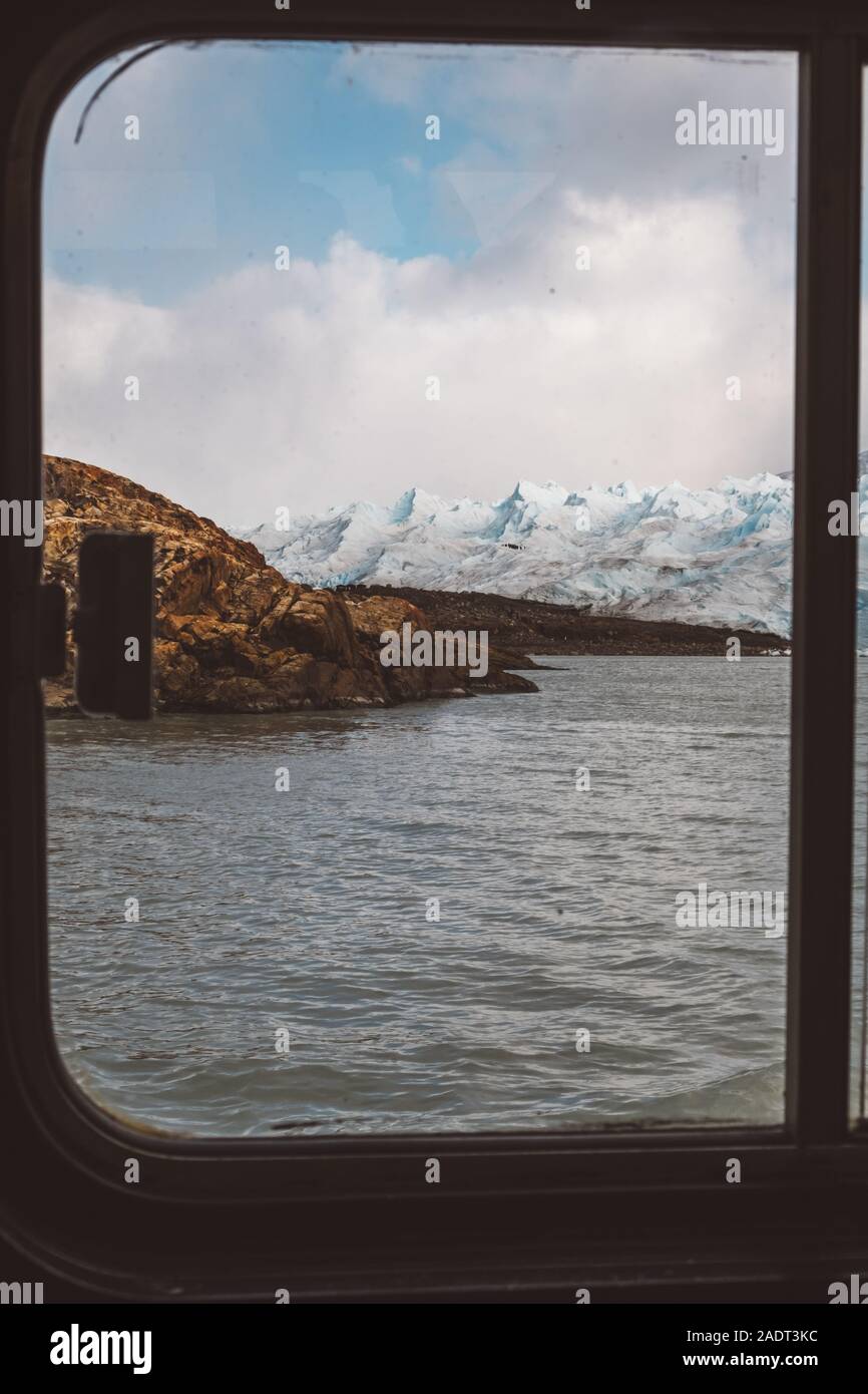 Water ship boat cloudy overcast hi-res stock photography and images - Alamy