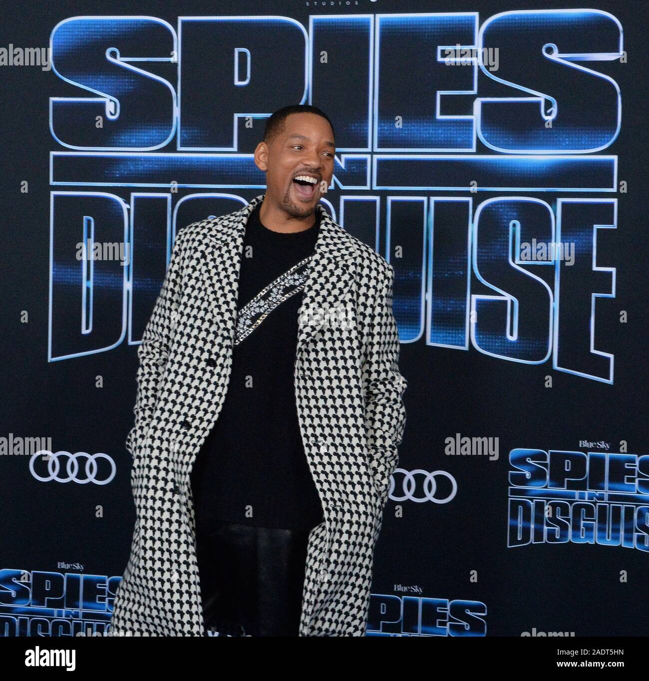 World premiere hollywood picture hi-res stock photography and images ...