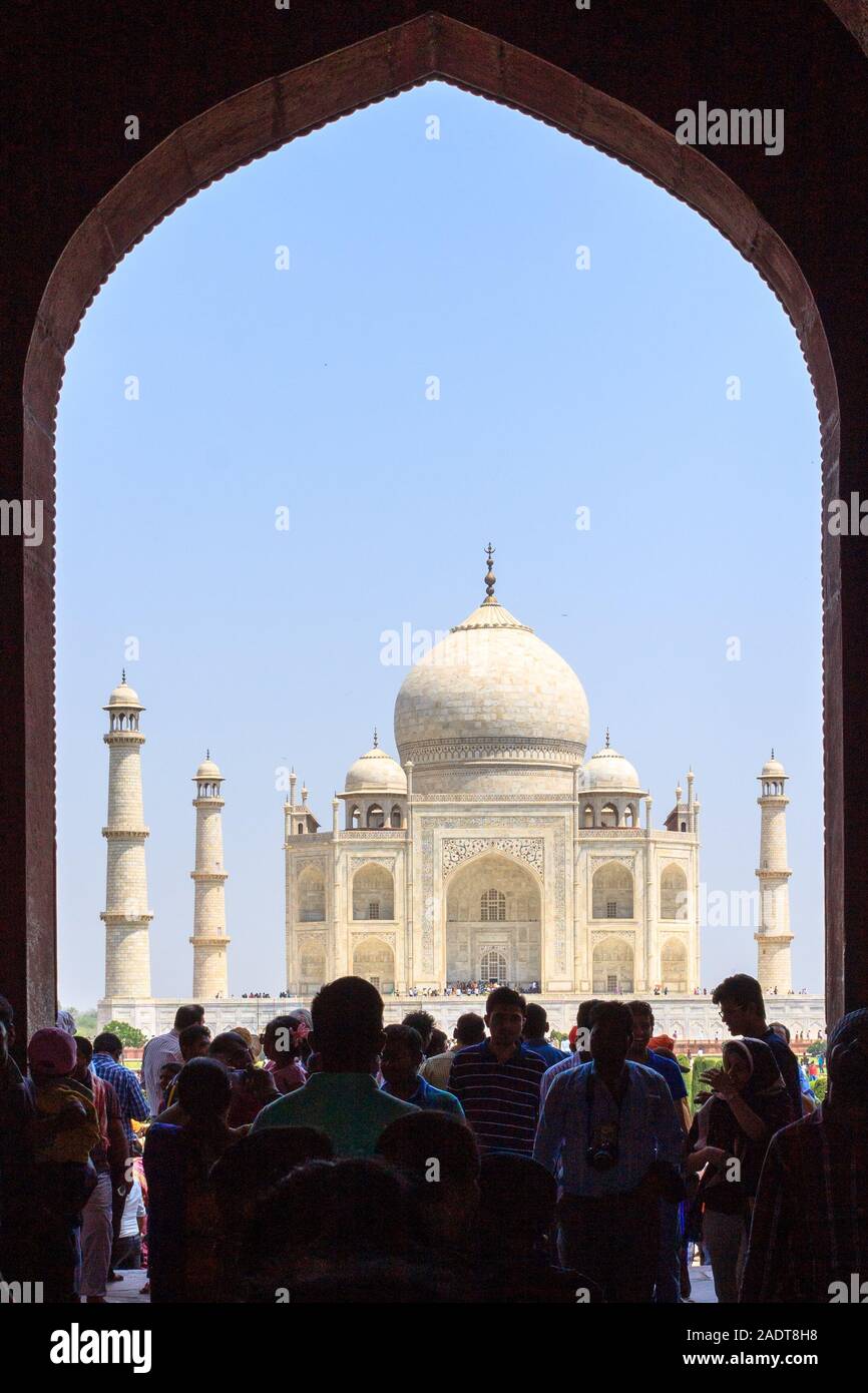 Great gateway to the taj mahal hi-res stock photography and images - Alamy