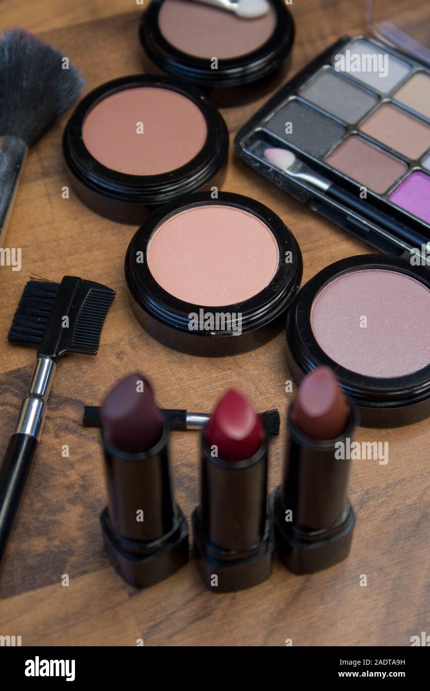 Various colours of lipstick hi-res stock photography and images - Alamy