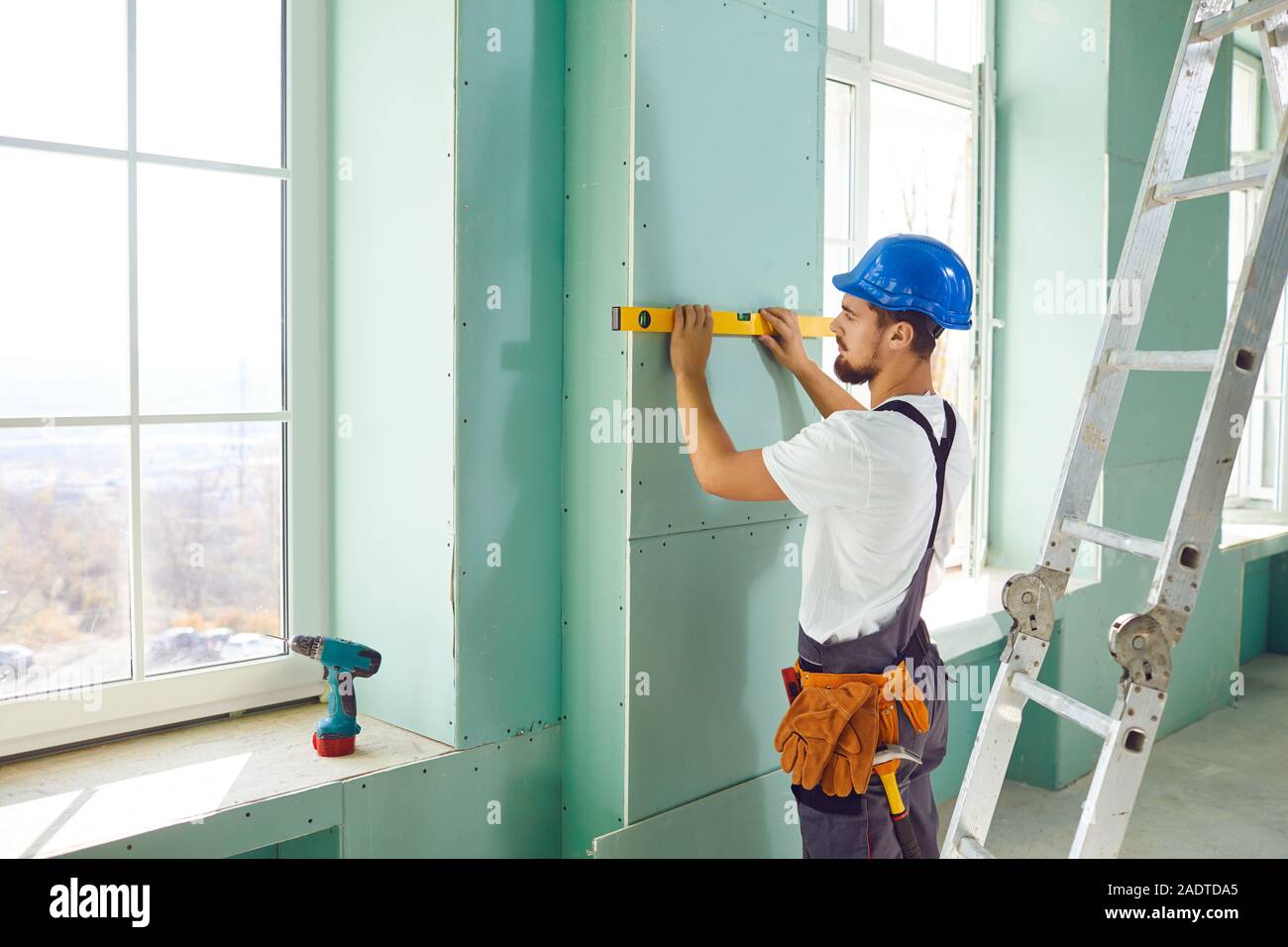Builder ladder hi-res stock photography and images - Alamy