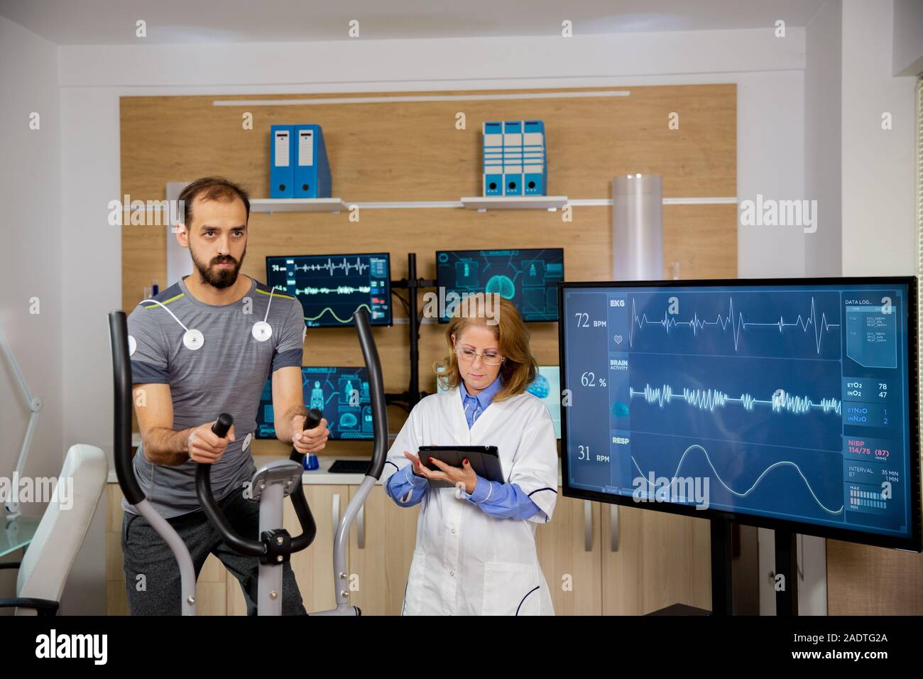 Physical activity monitor doctor hi-res stock photography and images ...