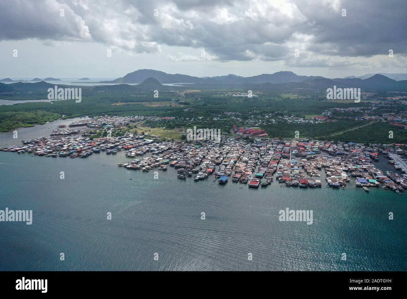 Squatter area hi-res stock photography and images - Alamy