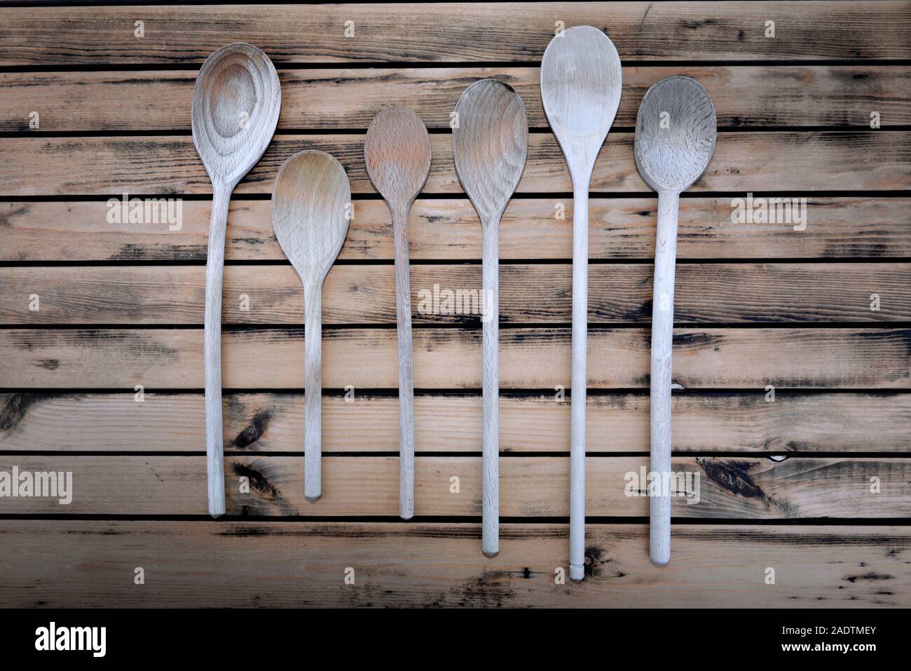 top view on rustic wooden spatula and spoons arranged on a plank Stock ...