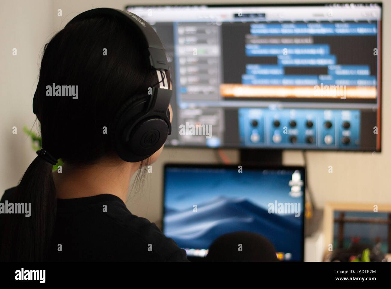 Sound singing hall hi-res stock photography and images - Alamy