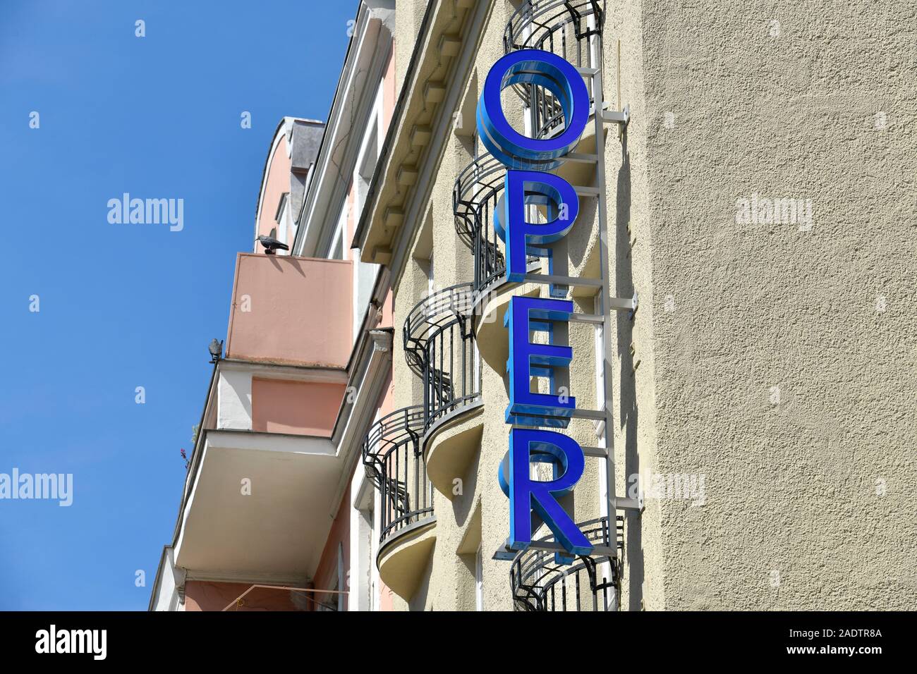 Neukollner opera hi-res stock photography and images - Alamy