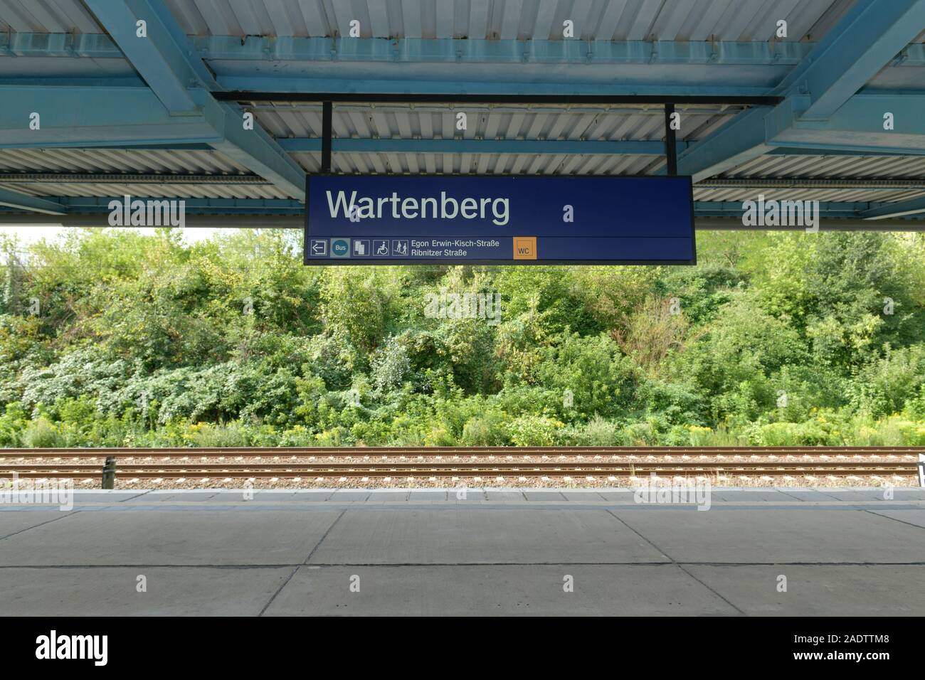 Leere bahnsteig hi-res stock photography and images - Alamy