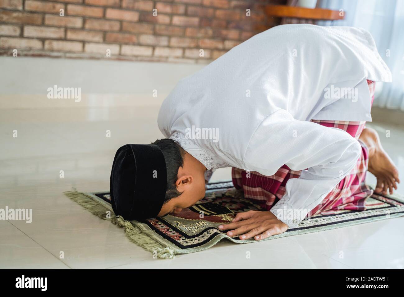 muslim asian man praying to god Stock Photo - Alamy