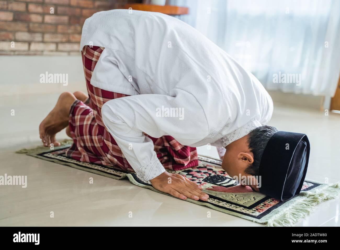 muslim asian man praying to god Stock Photo - Alamy