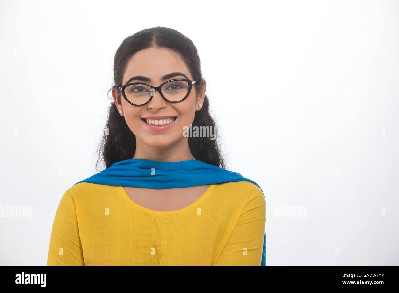 Indian woman portrait indian kurti hi-res stock photography and images ...