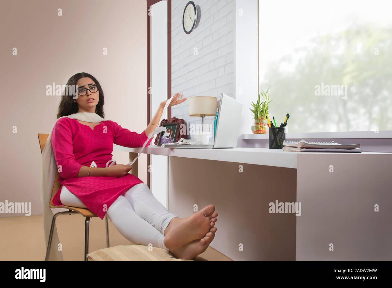 Woman office money one person hi-res stock photography and images - Alamy