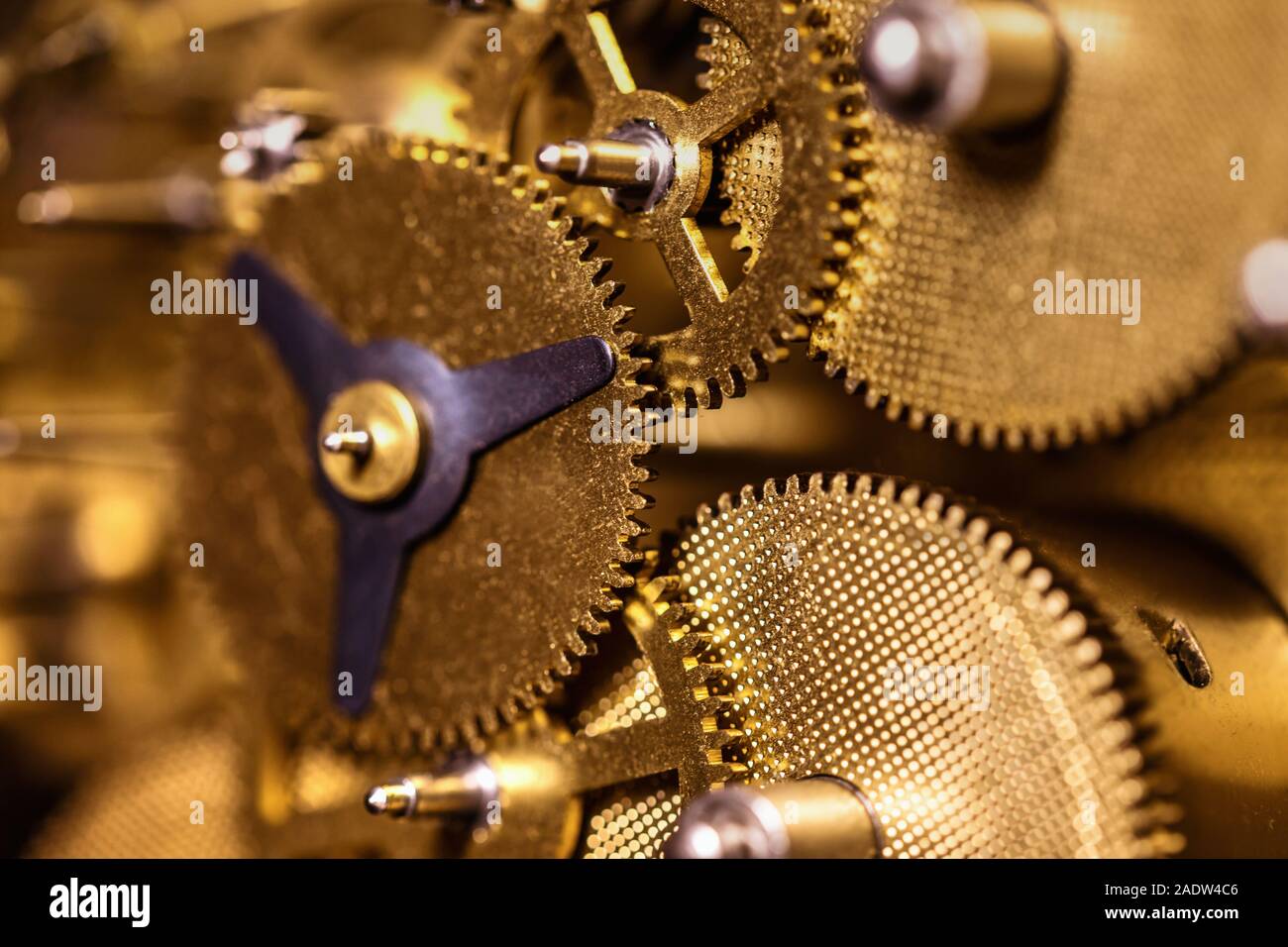 Cog cogs brass hi-res stock photography and images - Alamy