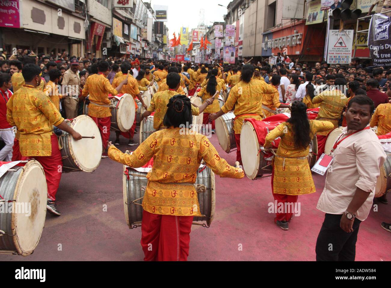 Dhol tasha hi-res stock photography and images - Alamy