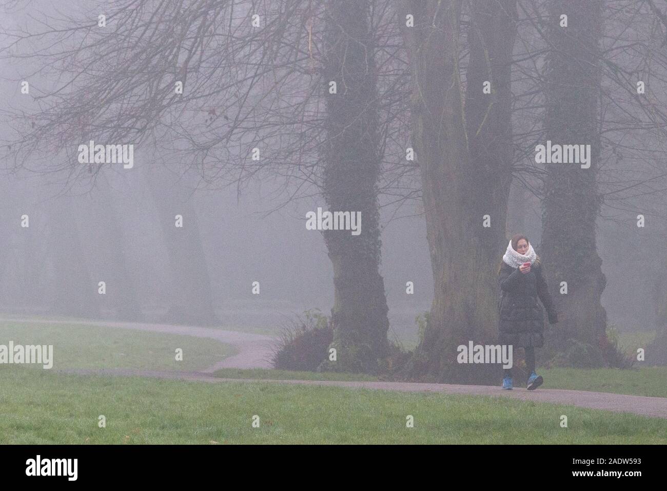 Chippenham,Wiltshire, UK. 5th Dec, 2019. As foggy weather continues to ...